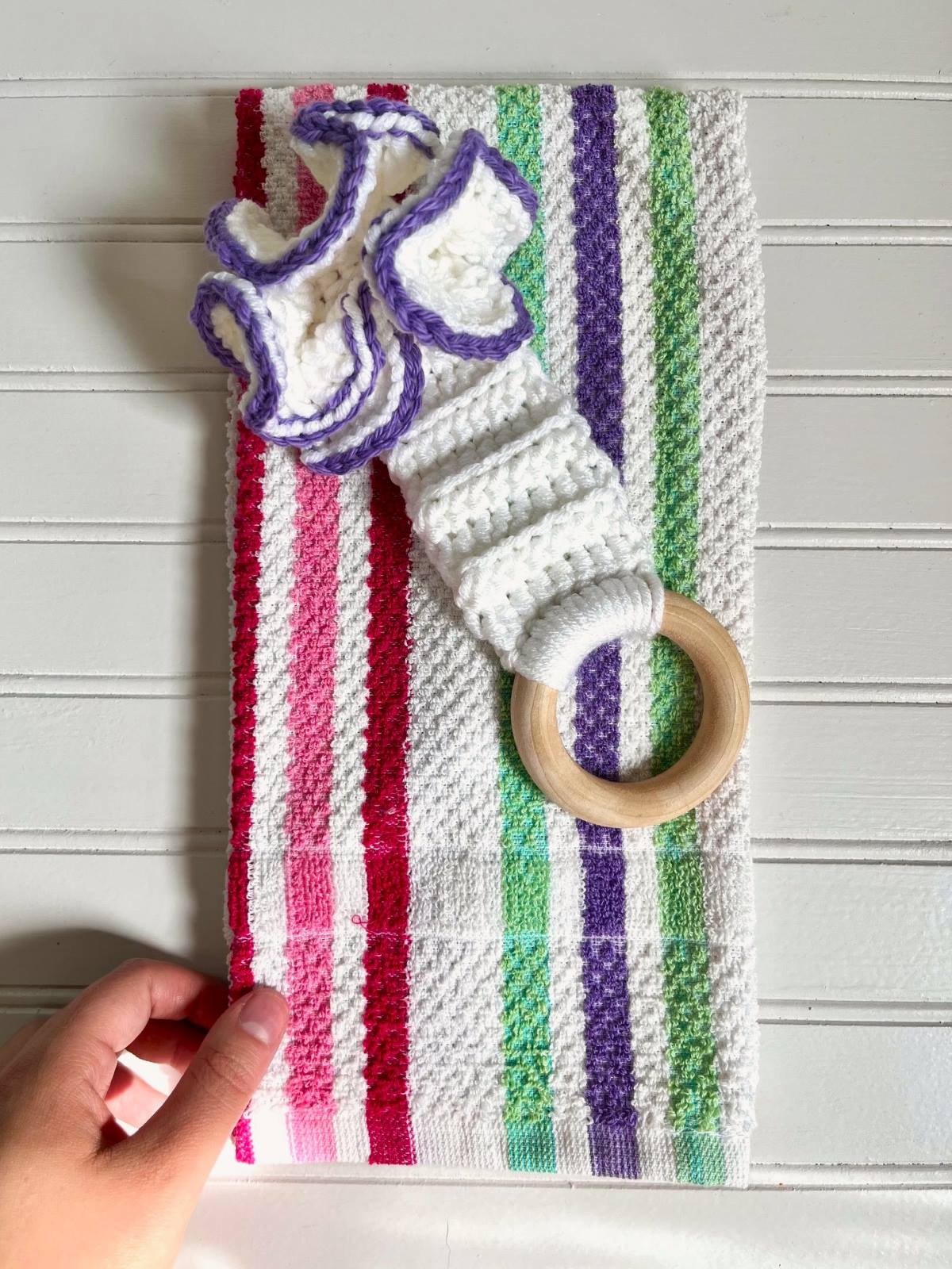 Try This Functional, Hassel-Free Crochet Towel Holder Pattern - Simply ...