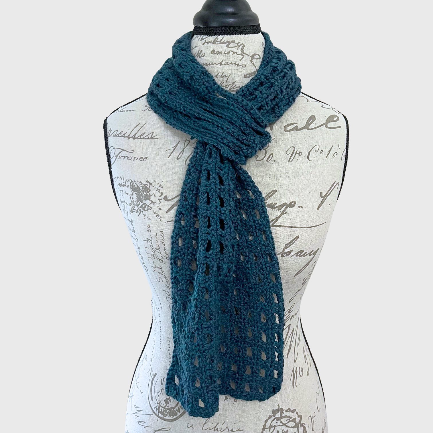 Easy Beginner Friendly Keyhole Scarf Crochet Pattern - Simply Hooked by Janet